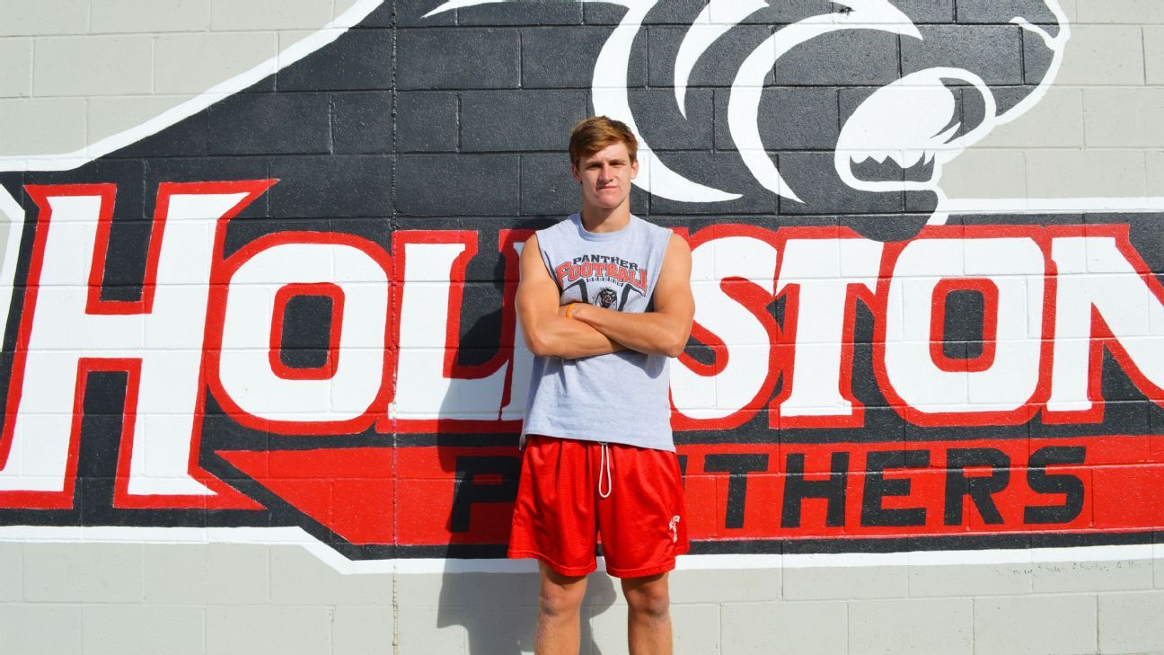 Top 25 high school football: Holliston continues climb - ESPN - Boston ...