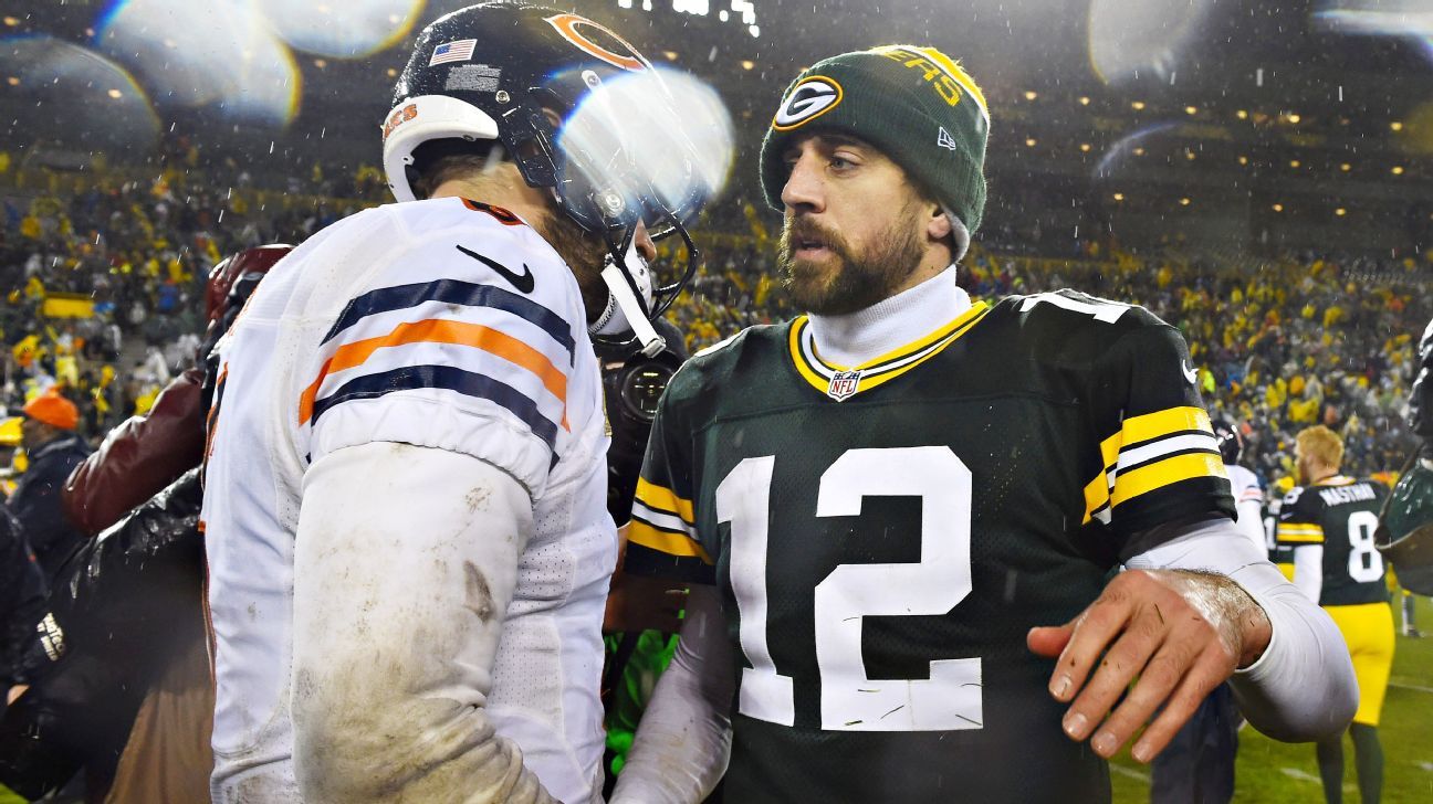 Aaron Rodgers of Green Bay Packers loses feeling in fingers after hit ...