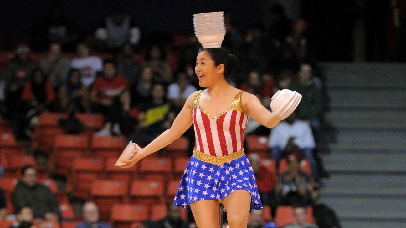 Halftime Hype: 'Red Panda' Rong Niu dazzles fans, honors late father ...