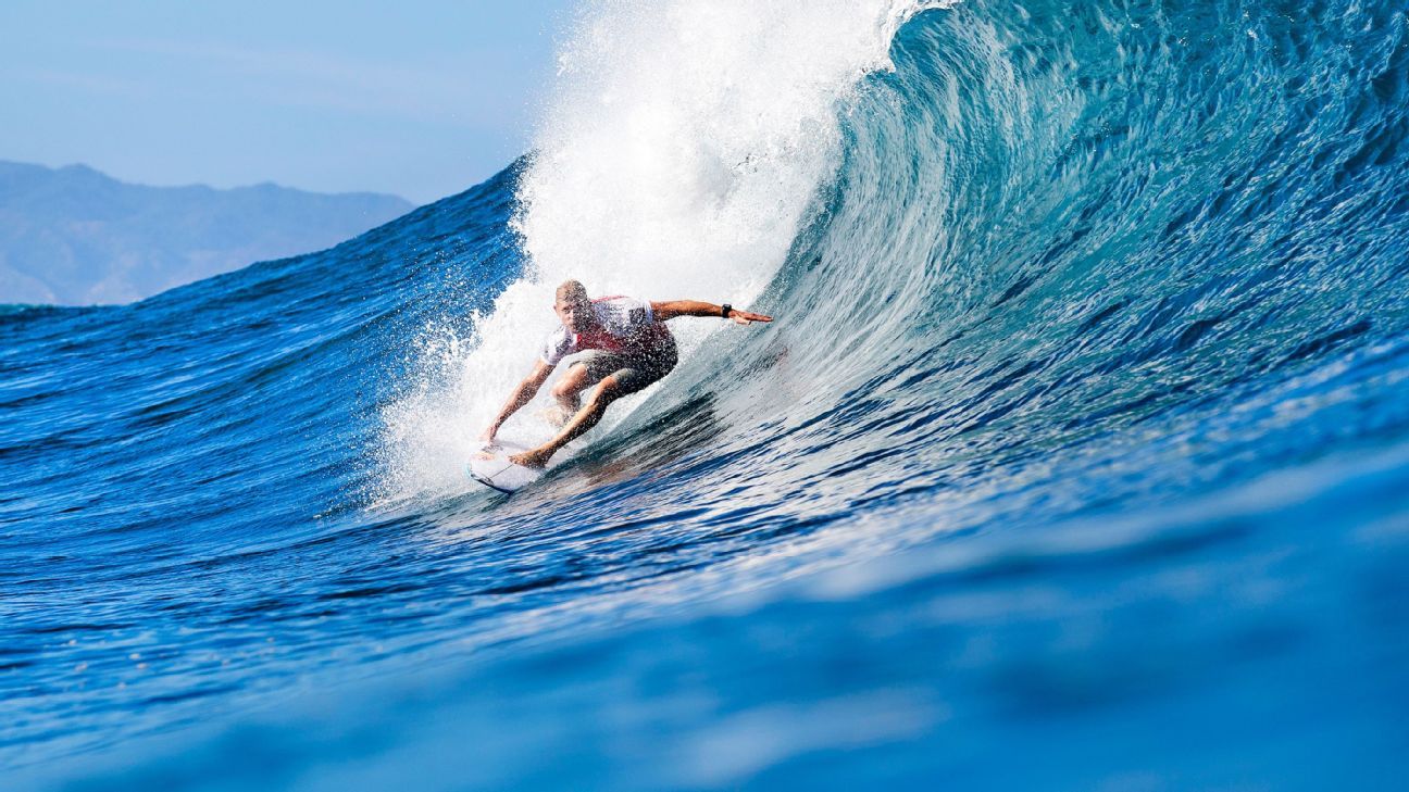 Mick Fanning keeps competing in Hawaii despite brother's death - ESPN