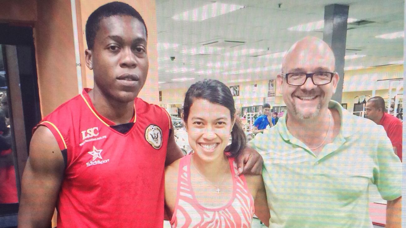 Sarawak's Ndumba Makeche gets help from squash legend Nicol David - ESPN