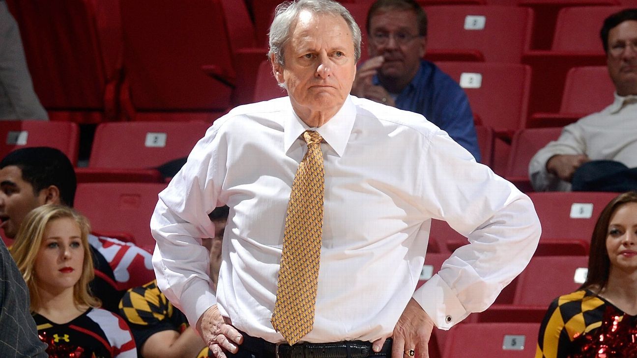 Central Connecticut State's Howie Dickenman retiring after 19 seasons ...