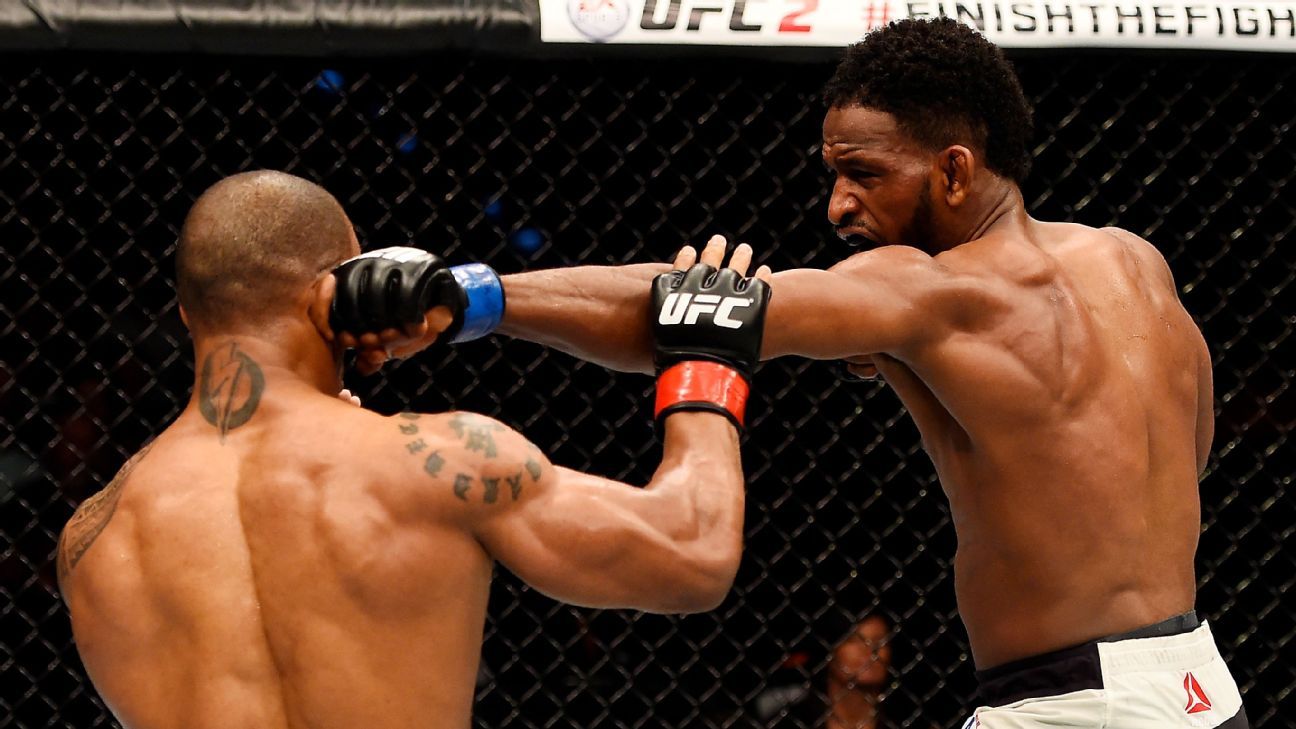 Mark Hunt records first-round knockout of Frank Mir - ESPN