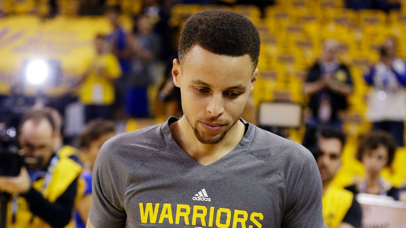 Golden State Warriors' Stephen Curry helps comfort grieving nephew of ...