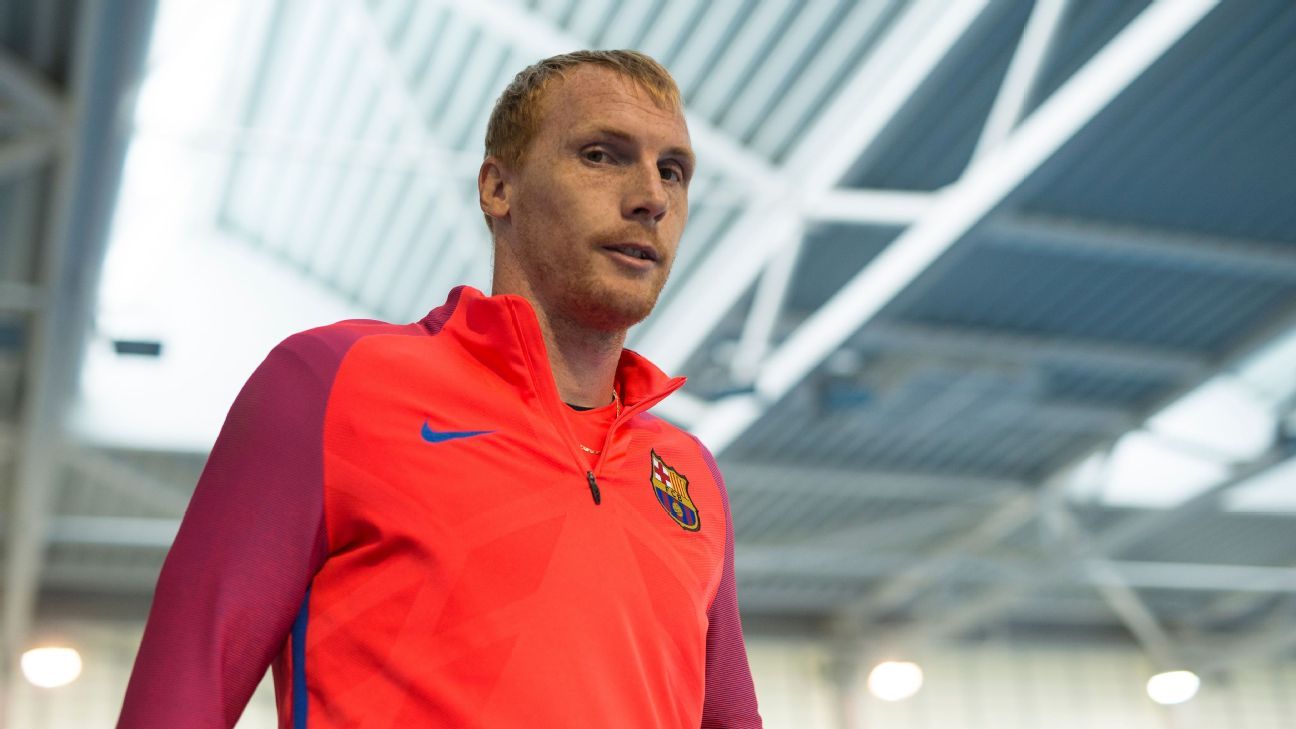 Jeremy Mathieu joins Barcelona's list of injured centre-backs - ESPN