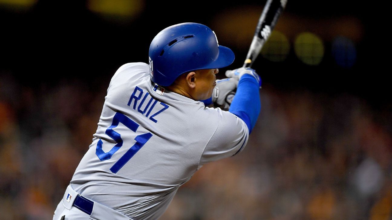 Mariners get catcher Carlos Ruiz in trade with Dodgers - ESPN