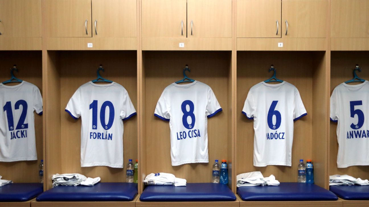 31 fouls, 41-year-old GK, first win in 10 games: ISL by the numbers - ESPN