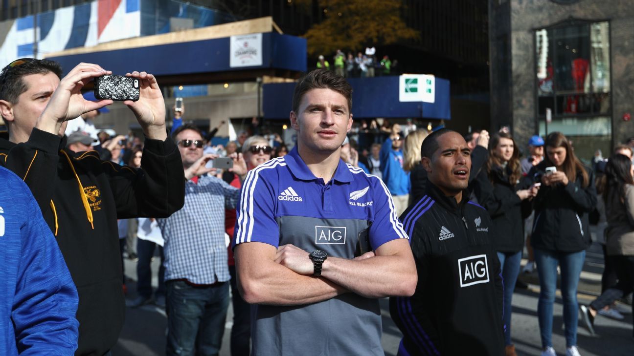 All Blacks become faces in the crowd at Cubs' victory parade - ESPN