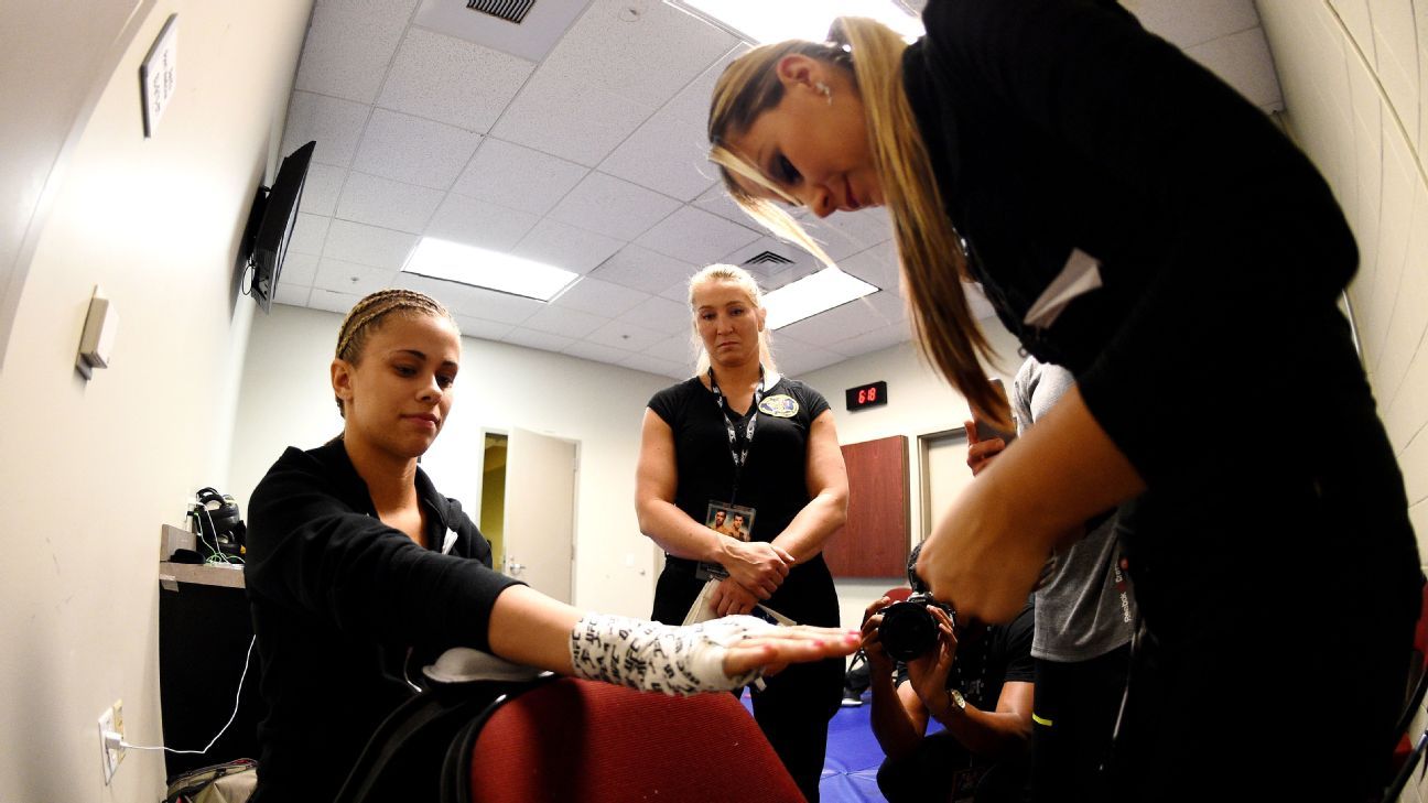 Queen of cuts: Meet UFC's only cutwoman - ESPN