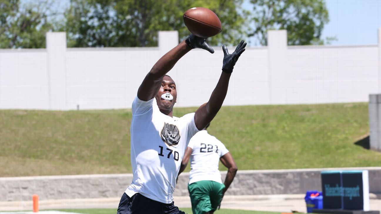 Texas A&M Aggies land WR recruits Jalen Preston, Caleb Chapman - ESPN