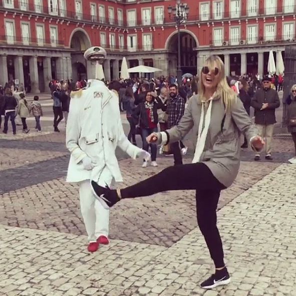 Notice anything strange about Maria Sharapova's dance partner? - ESPN