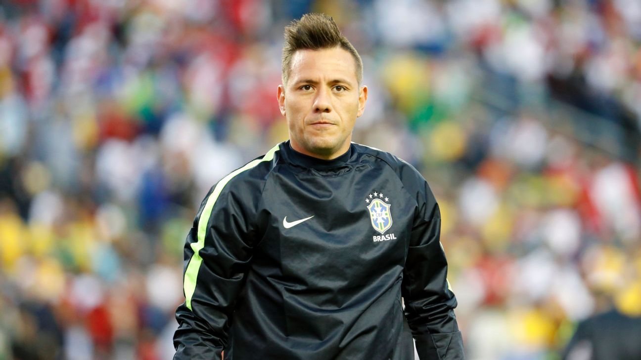 Diego Alves debuts for Flamengo in bid to reintroduce himself to Brazil ...
