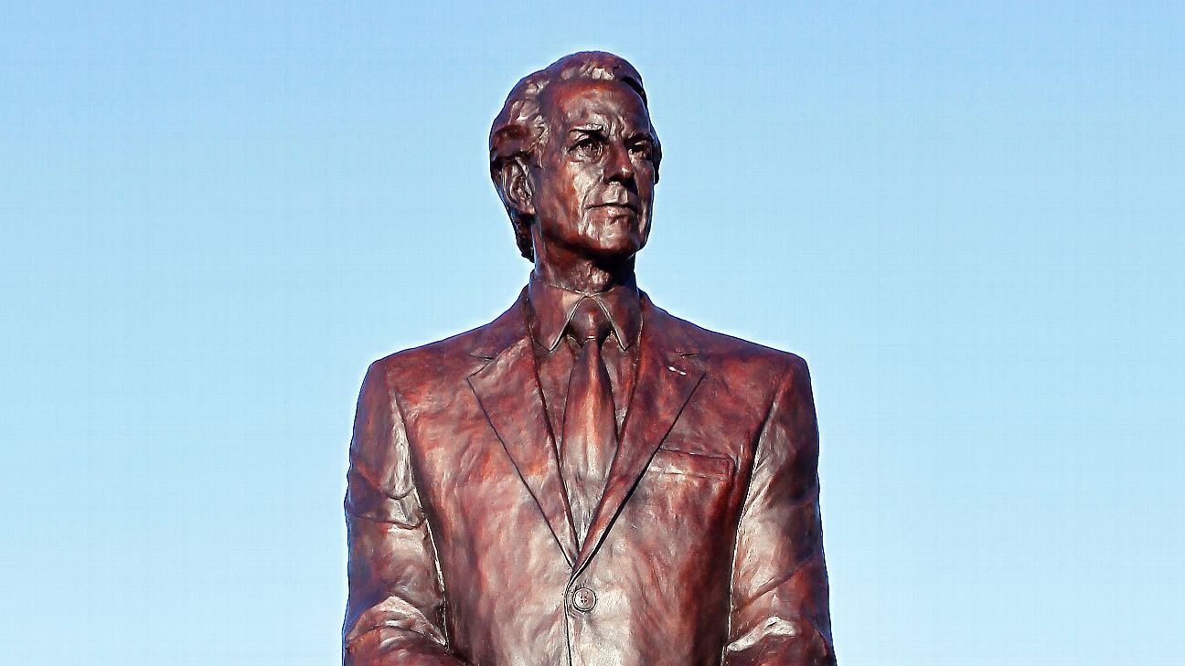 Philadelphia Flyers Founder Ed Snider Honored With Bronze Statue