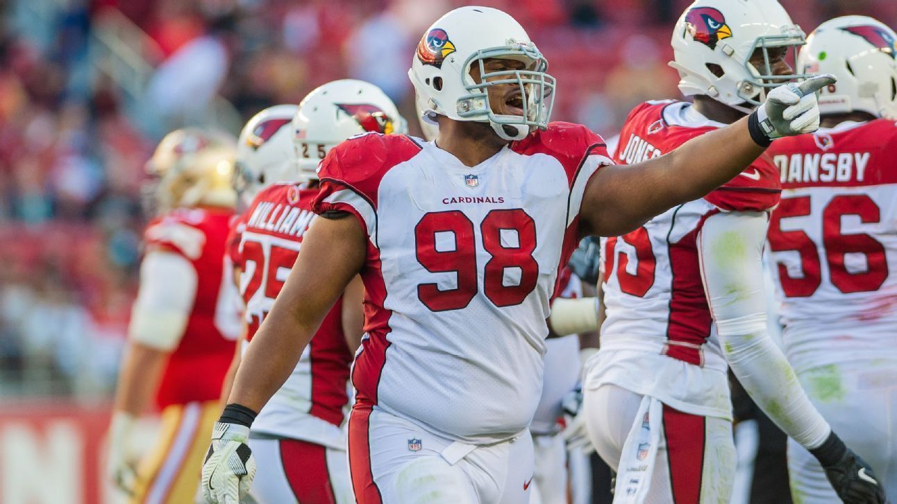 Cardinals extienden contrato al liniero defensivo Corey Peters