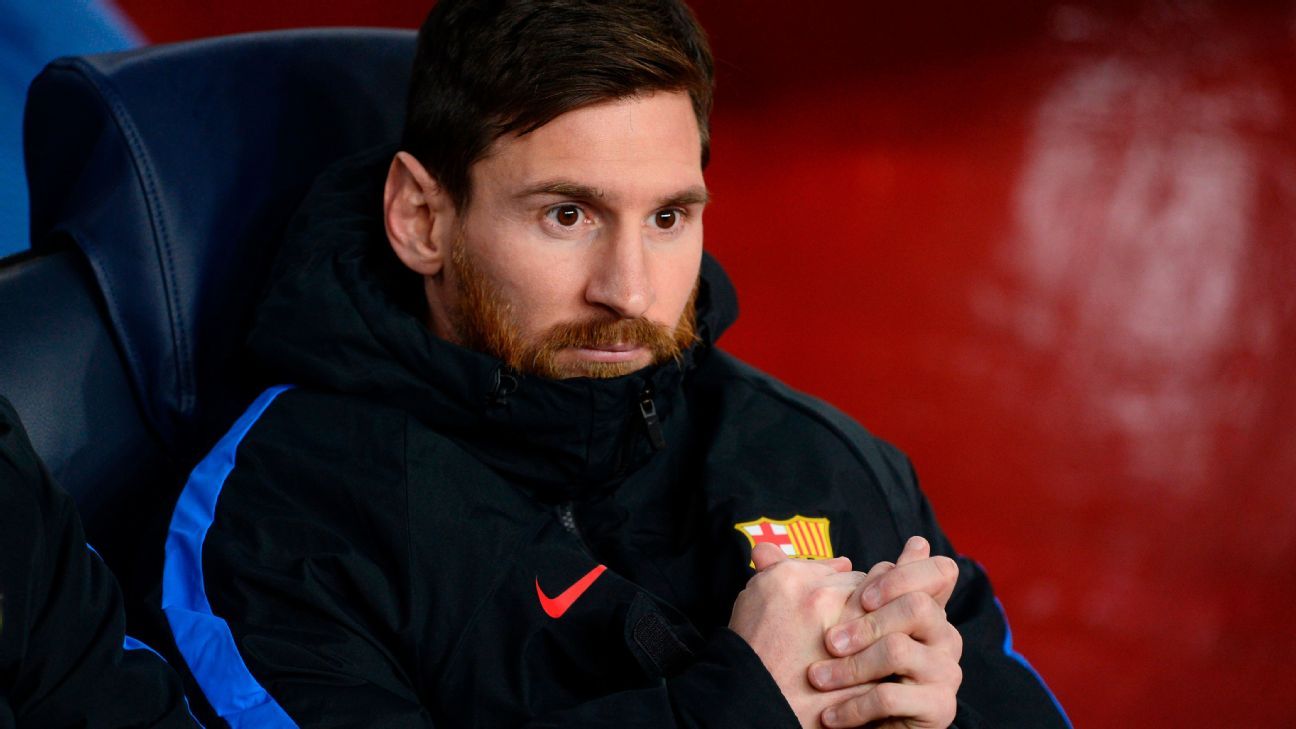 Lionel Messi arranca en el banco ante Sevilla