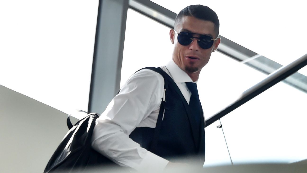 Cristiano Ronaldo fever sweeping Turin as transfer to Juve rumour heats ...