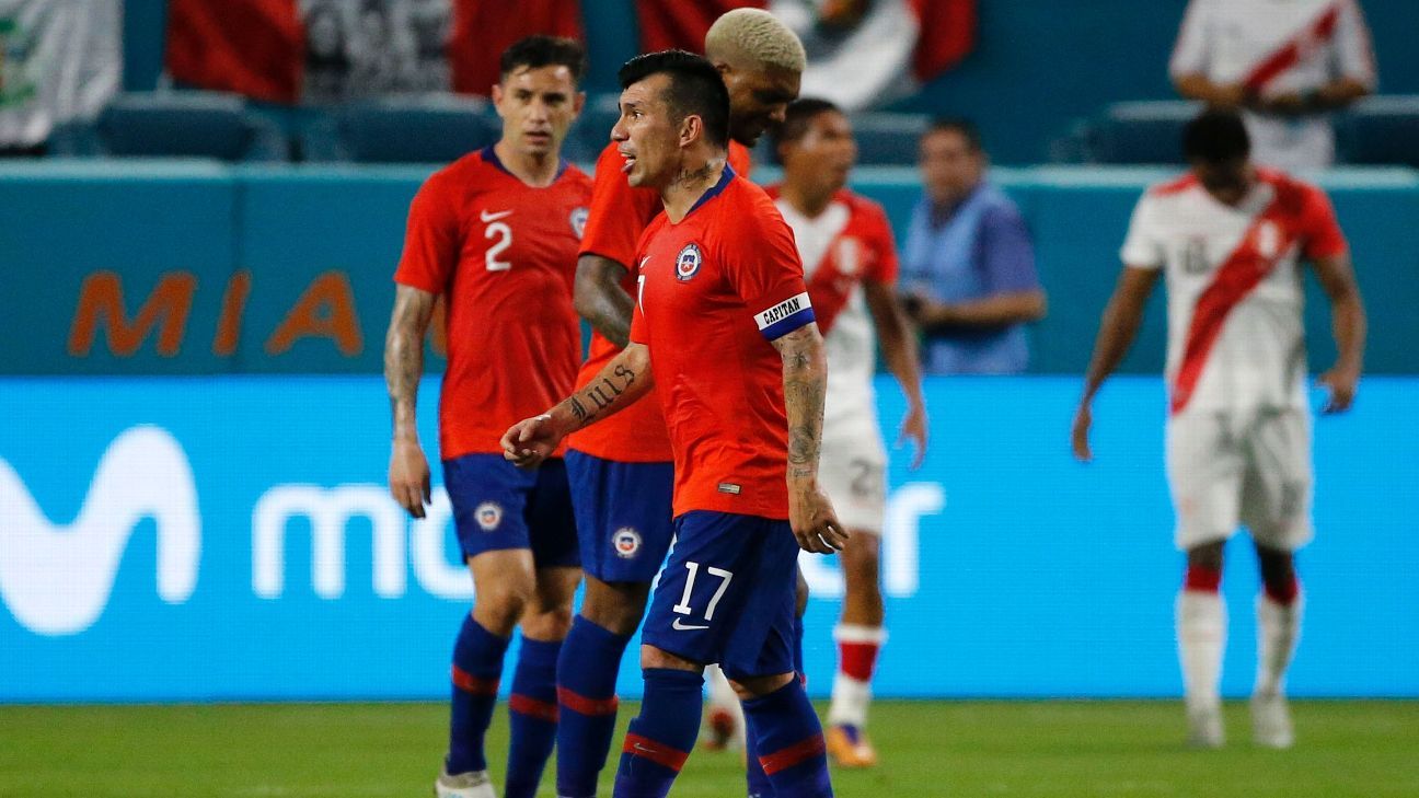 Medel y los jóvenes: "No puede ser que vengan a pasear, acá se viene a ...