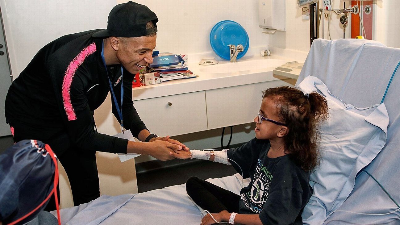 Neymar, Mbappé y el París Saint Germain visitan un hospital infantil - ESPN