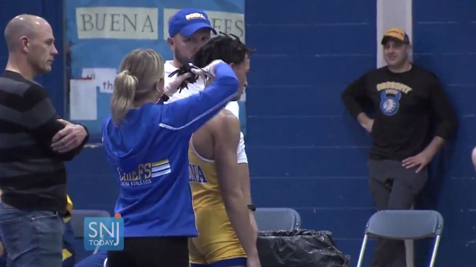 Referee in dreadlocks incident alleges defamation - ESPN