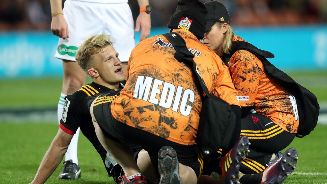 Damian McKenzie's World Cup dream over with ACL injury - ESPN