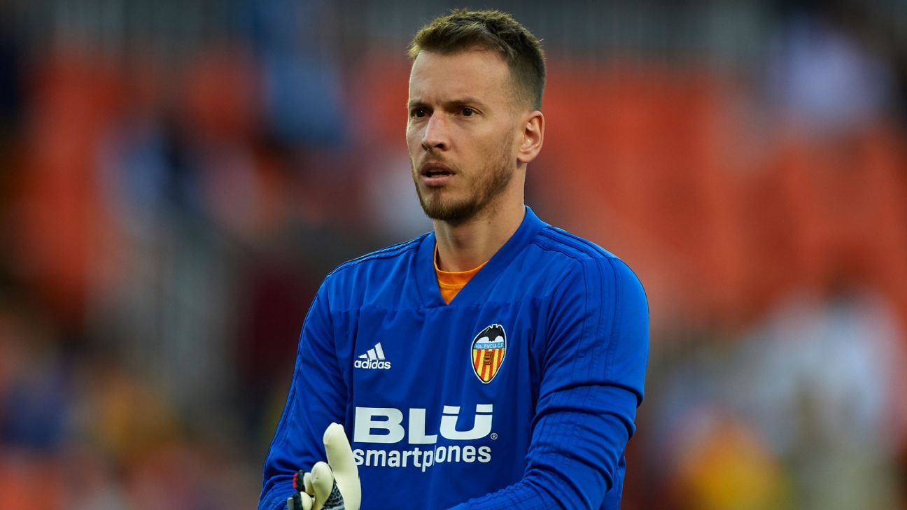 Barca sign Neto, include €200m buyout clause - ESPN