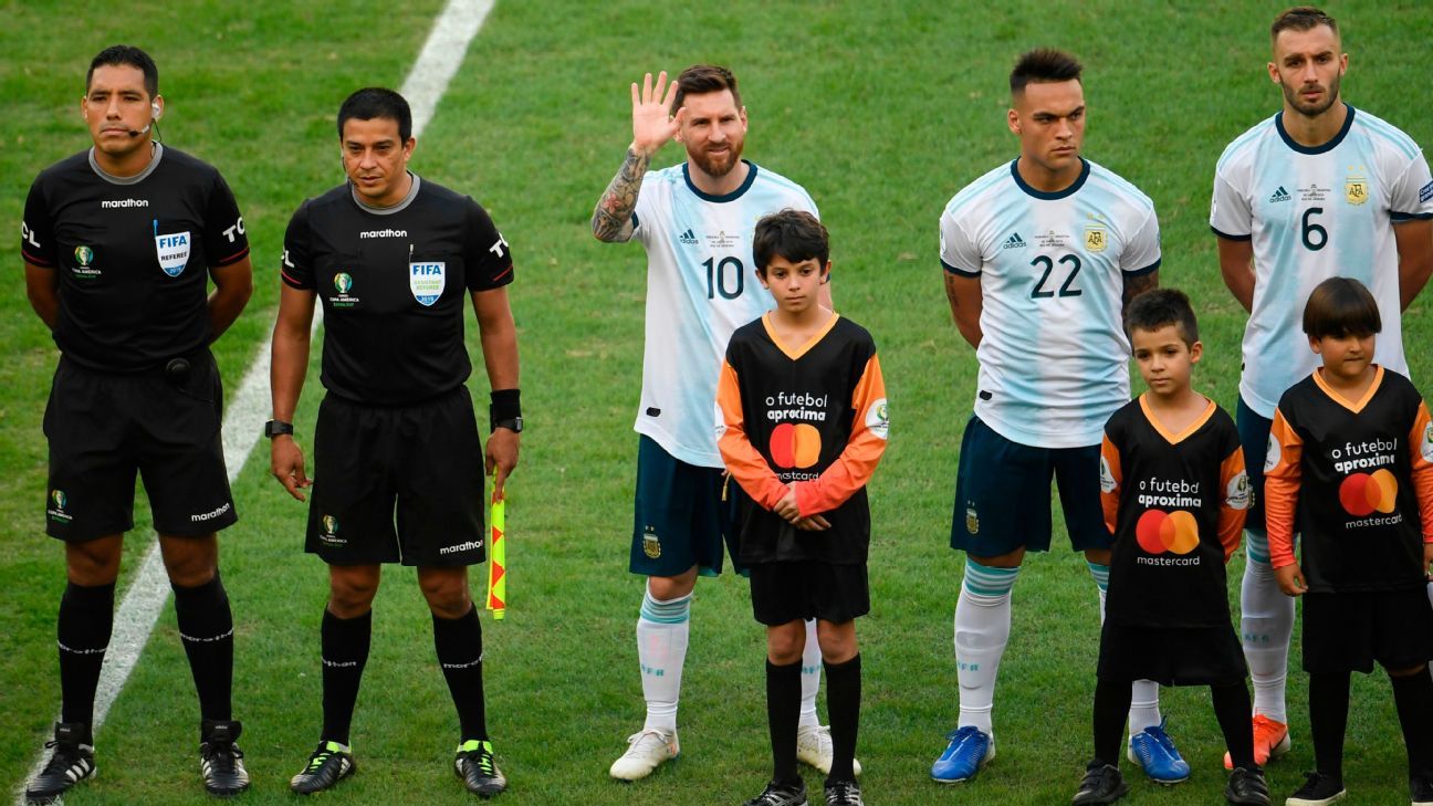 Lionel Messi canta himno de Argentina en la Copa América - ESPN