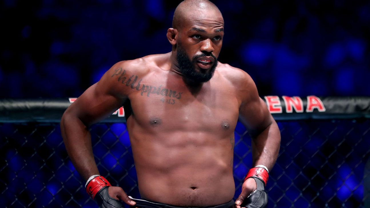 Arma, vômito e garrafa de bebida: vídeo mostra momento em que Jon Jones ...