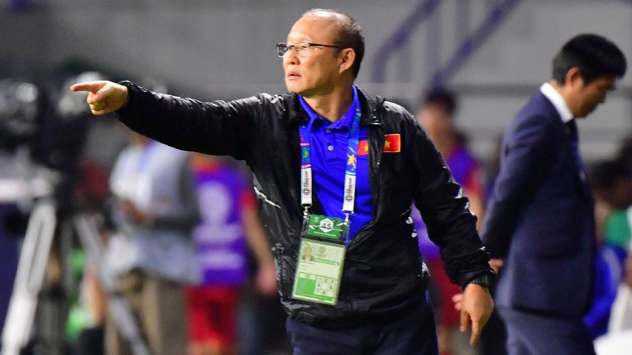 Vietnam coach ready to fight Thailand assistant over apparent height ...