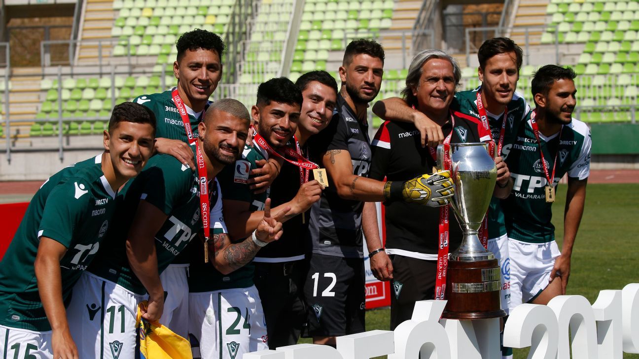 Wanderers recibió la copa de campeón de la Primera B