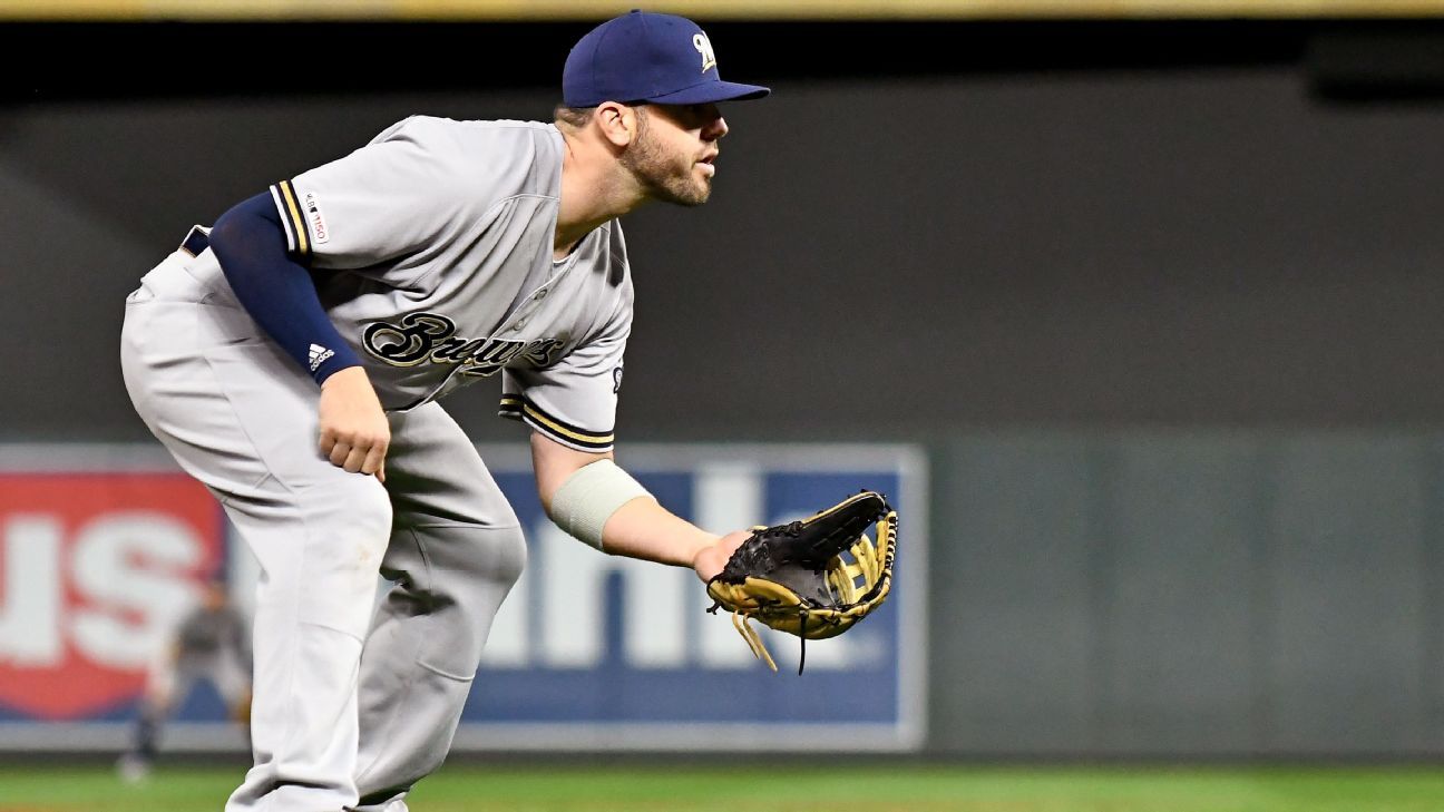 Reds' Mike Moustakas locks in long-term 2B fantasy eligibility - ESPN