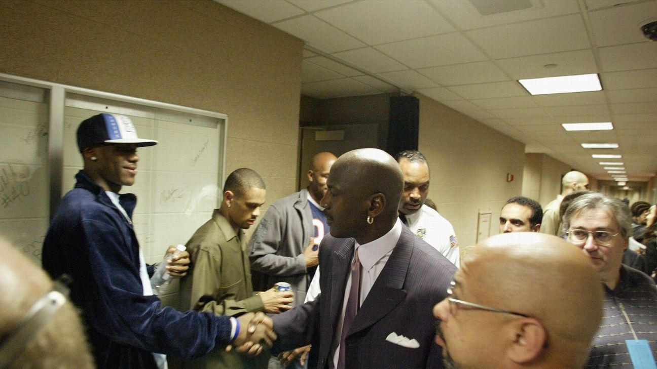 LeBron James imagina su papel como compañero de Michael Jordan. - ESPN