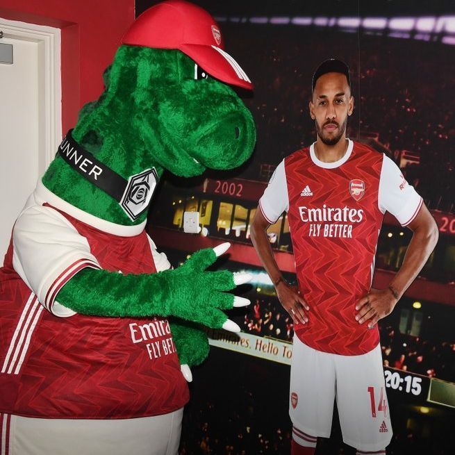La mascota del Arsenal, Gunnersaurus, recuperó su trabajo - ESPN