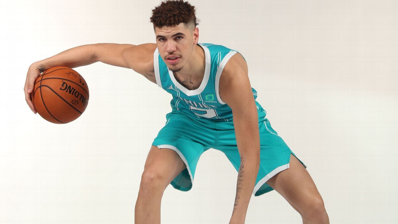 Novato LaMelo Ball firma contrato con Hornets por cuatro temporadas - ESPN