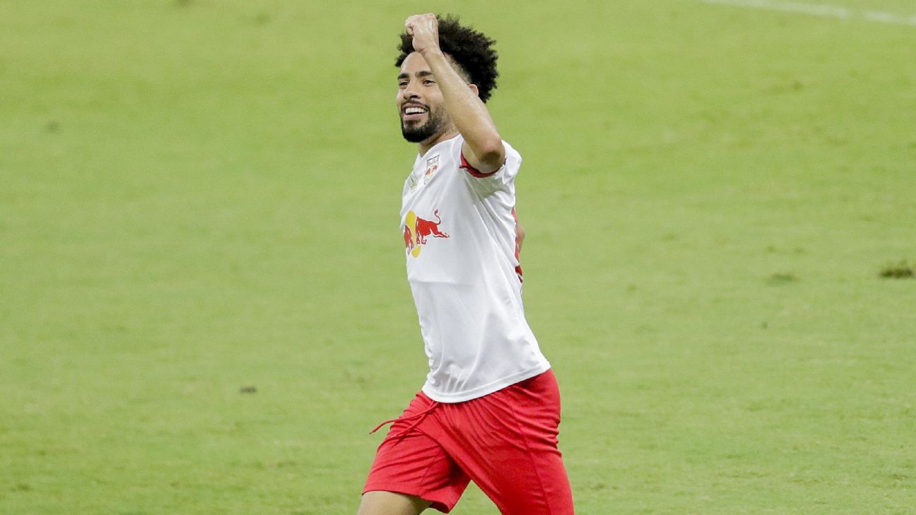 Claudinho se coloca entre os três melhores camisas 10 do Brasil junto ...