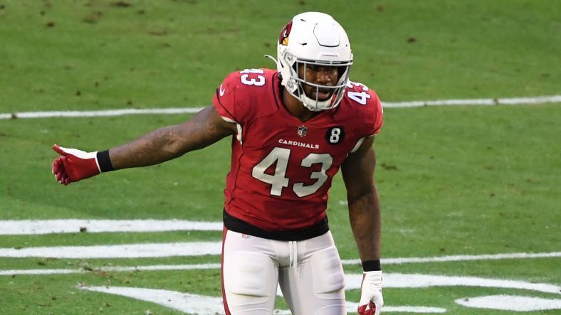 Panthers refuerzan defensiva con Haason Reddick y Denzel Perryman