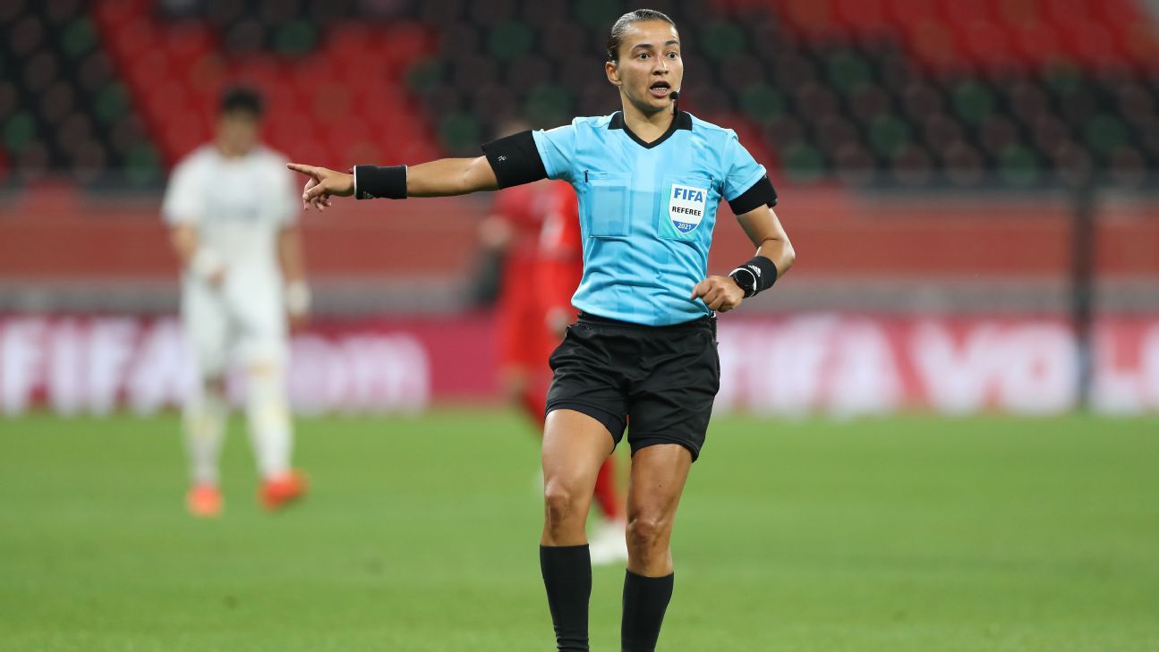 Brasileira faz história e será a primeira árbitra mulher a apitar jogo ...