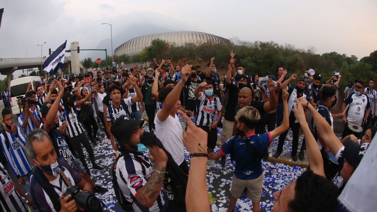 Afición de Rayados contempla multitudinario recibimiento para debut del ...