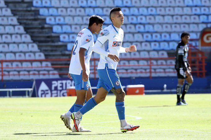 Cruz Azul remonta desventaja de dos goles y vence 3 a 2 a Pachuca en ...