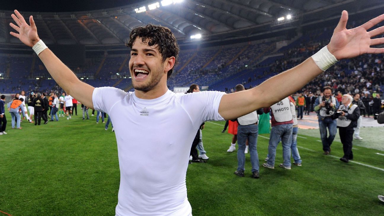 Pato revela três gigantes que mandaram até camisa de presente para ...