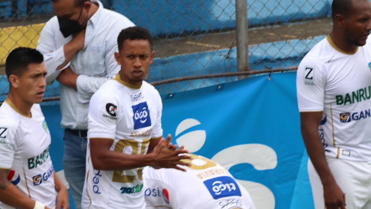 José Corena muestra gesto de solidaridad con Jorge Aparicio por ...