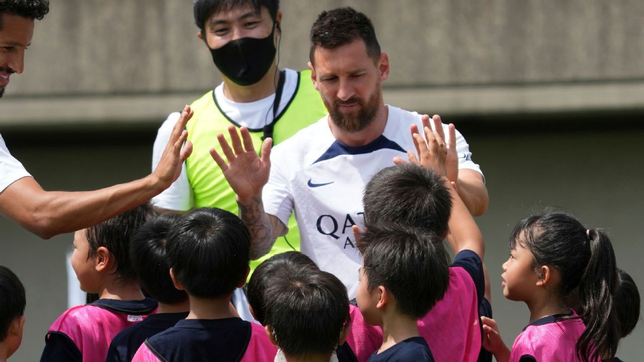 Fanatismo por Messi en Japón: 15 mil personas vieron el entrenamiento ...
