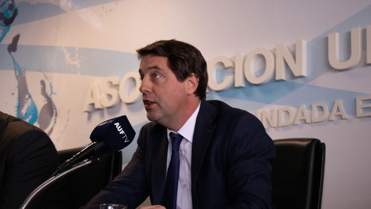 Ignacio Alonso sobre la camiseta alternativa de Uruguay: "Hay que darle ...