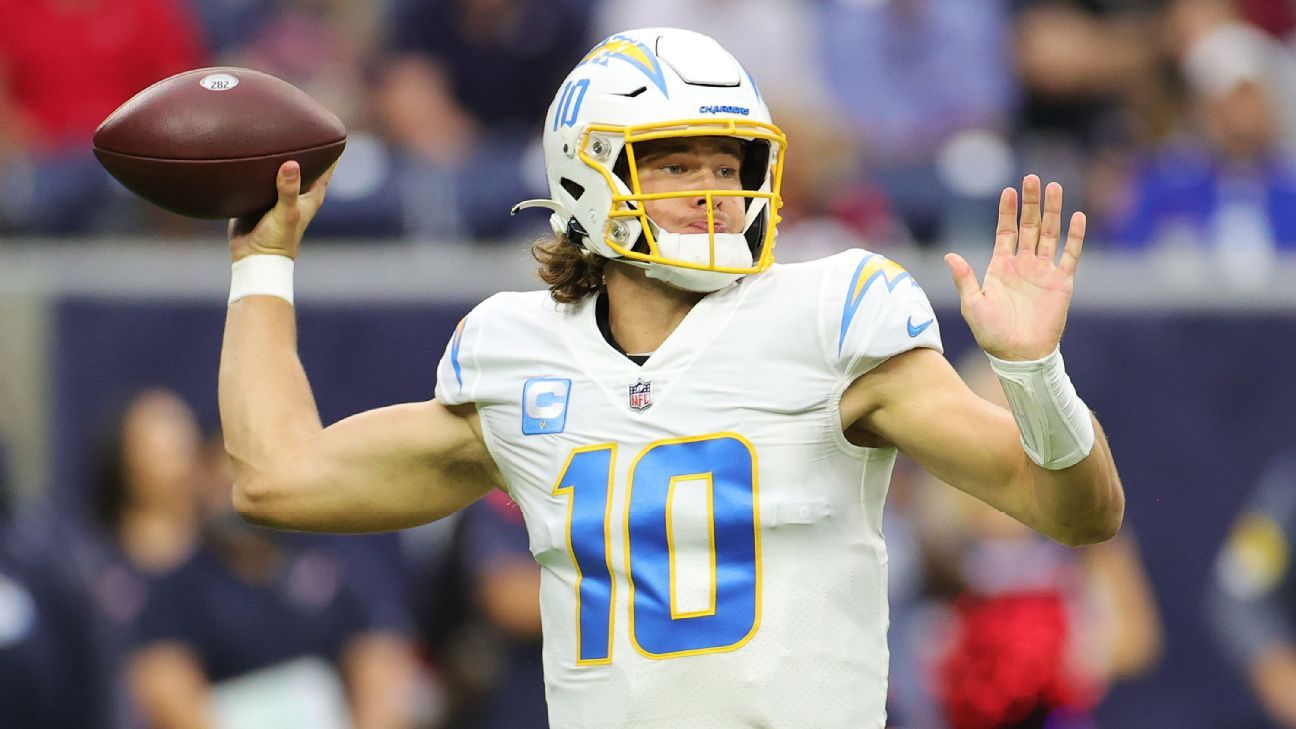 Los Angeles Chargers QB Justin Herbert throws second TD of night on 15 ...