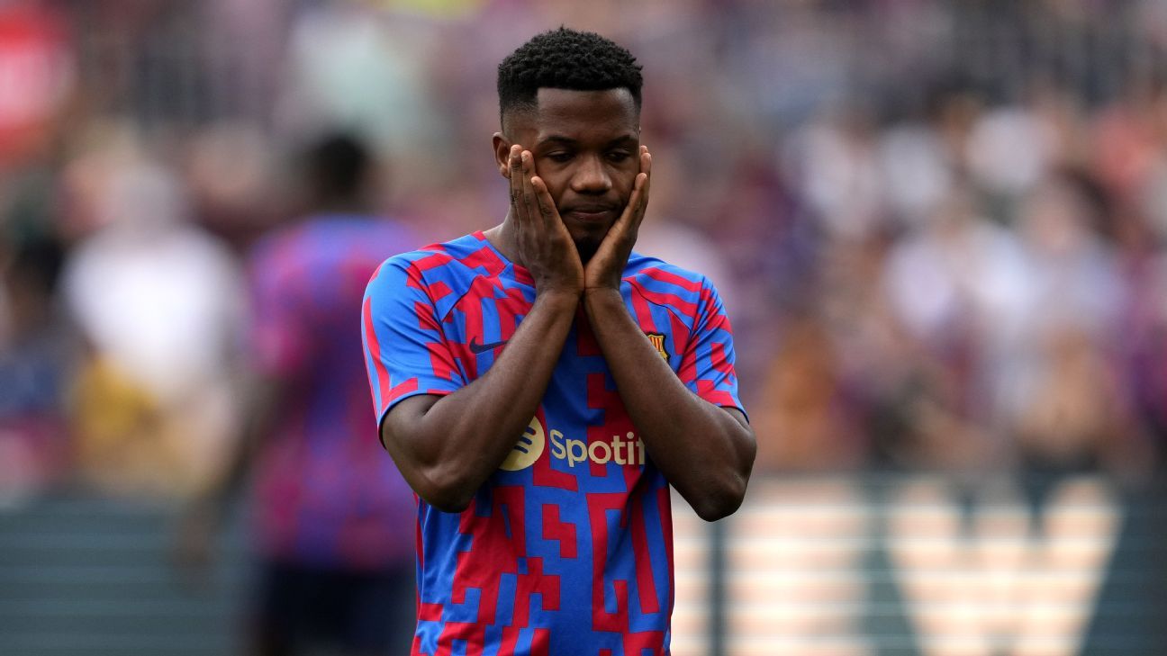 Ansu Fati sufre con el incómodo rol de suplente en el Barcelona que lo ...
