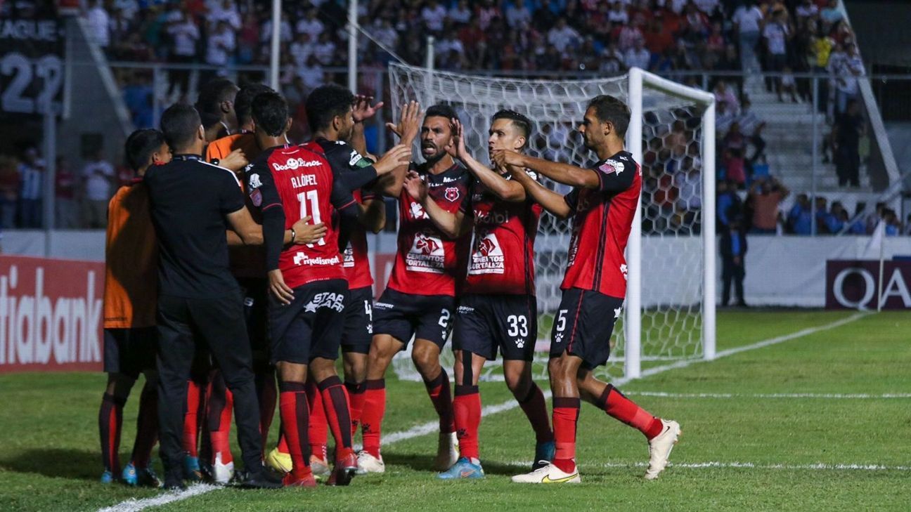 Alajuelense tuvo cuatro caras nuevas en entrenamiento - ESPN