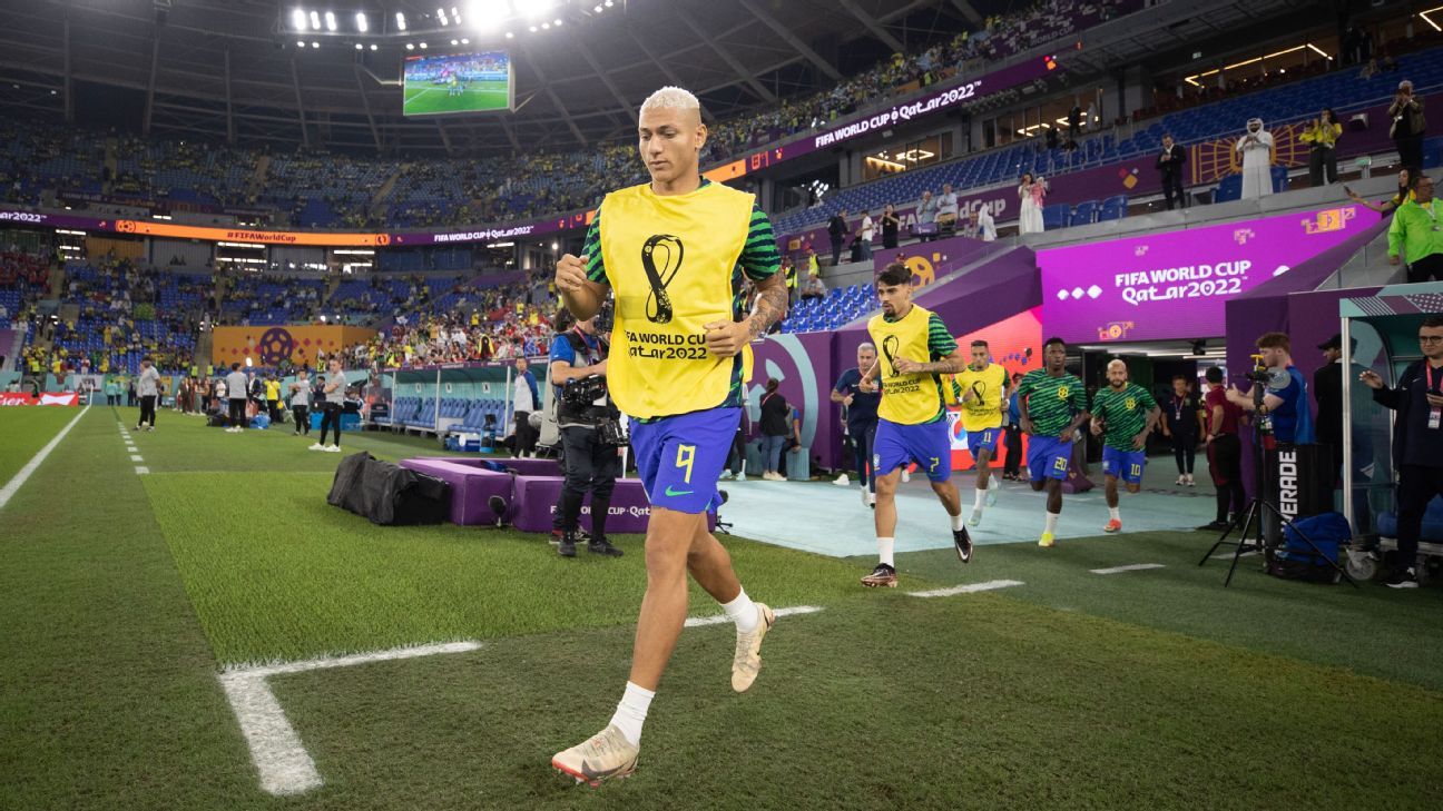 Richarlison ensina 'dança do pombo' para Ronaldo Fenômeno e imita gesto ...