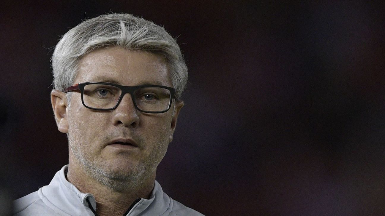 Odair Hellmann chega ao Santos e não se assusta com 'máquina de moer ...