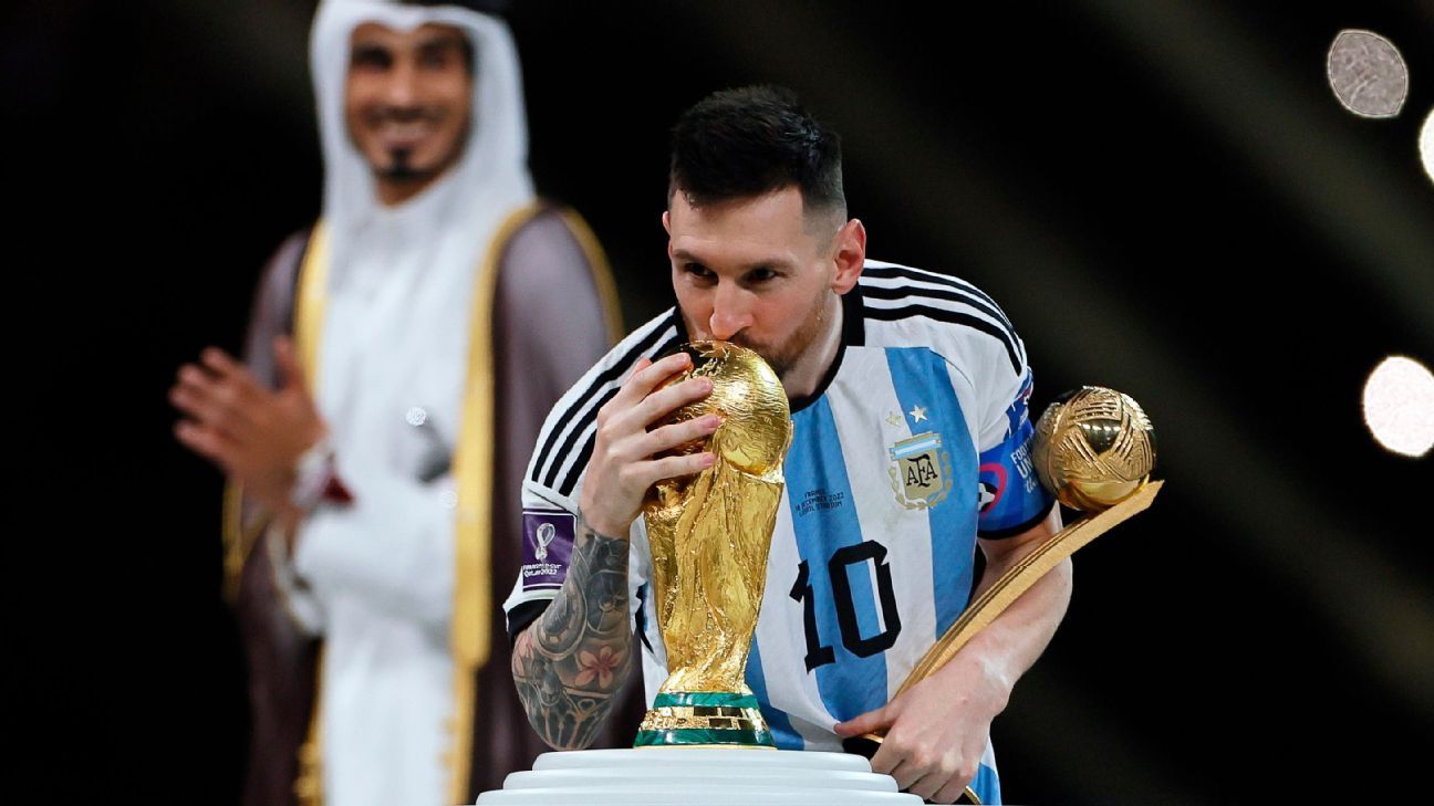 Lionel Messi arenga por el tercer Óscar por la película "Argentina, 1985" y le hace un guiño con ...