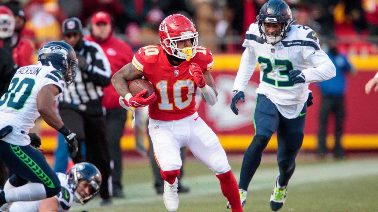 Fantasy playbook: NFL Week 17 score projections, over/unders and more - ESPN