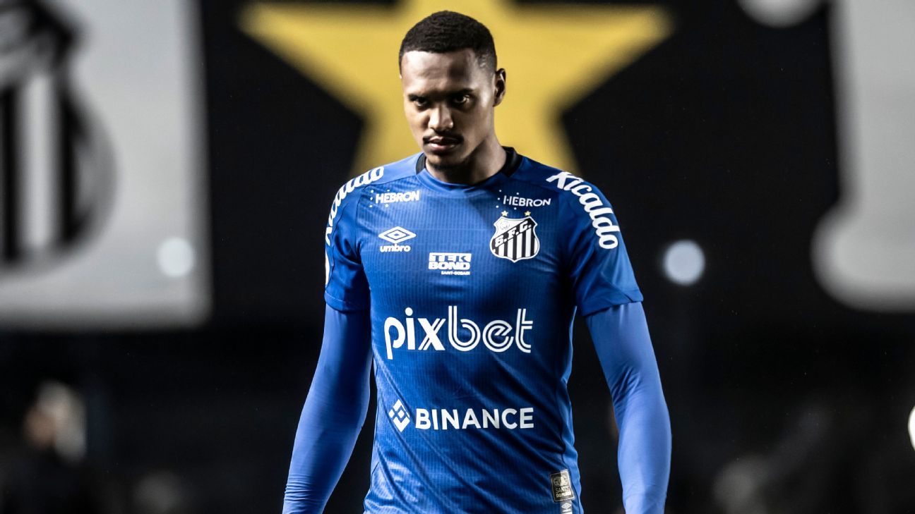 Especulado Em Botafogo E São Paulo John Deixa O Santos E Acerta Com